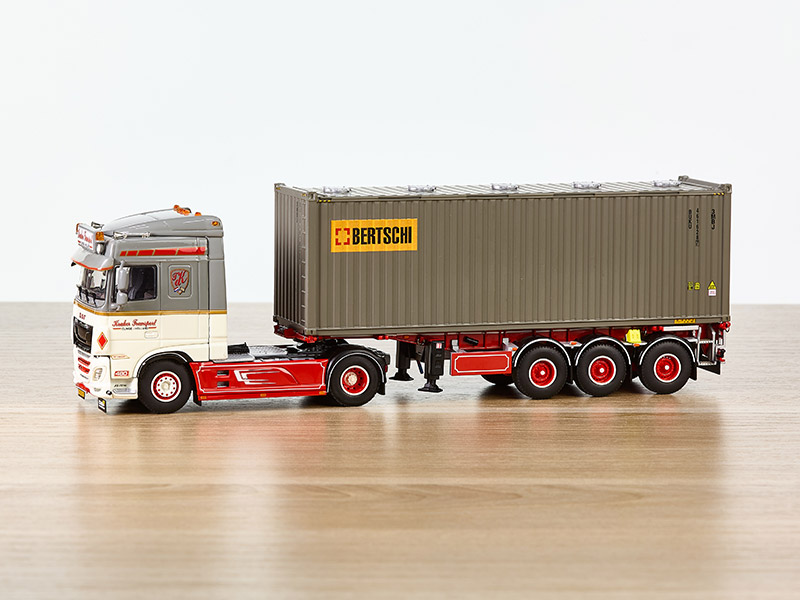 DAF XF Super Space Cab My2017 4x2 Container Trailer / 3 Axle / 30 FT ...