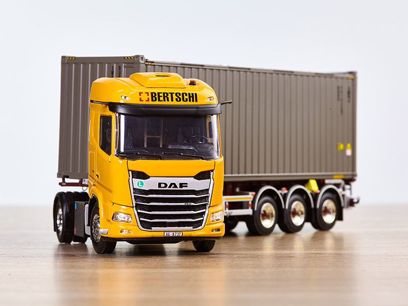 DAF XF 4X2 Container Trailer / 3 Axle / 30FT Bulk Container - MiniCarWorld