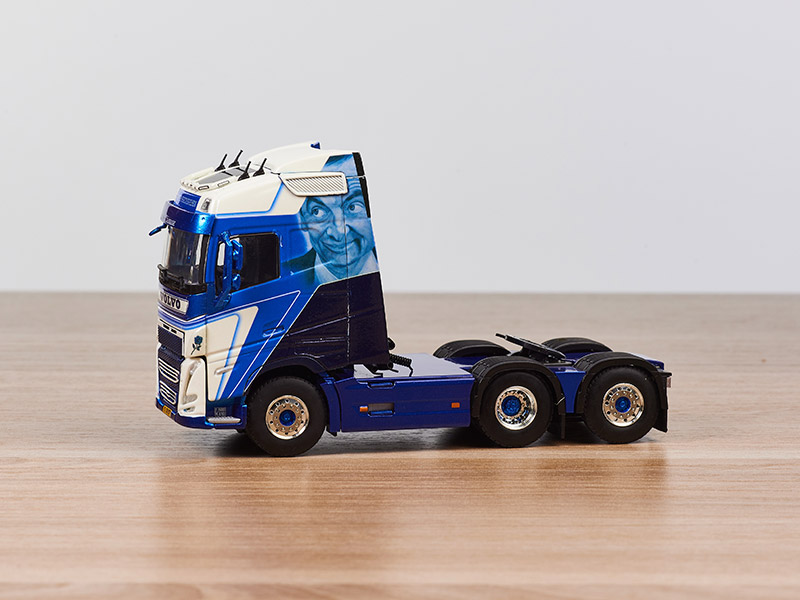 Volvo FH5 Globetrotter 6x2 Tag Axle - MiniCarWorld