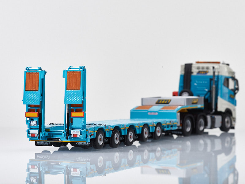 Volvo FH5 Globetrotter 6x4 Manoovr / 5 Axle - MiniCarWorld