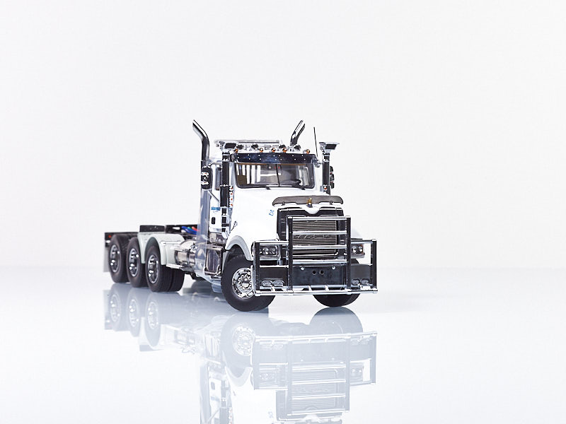 Mack Titan Tri-axle Tractor / Kyle Hemmersbach Trucking 2009 - MiniCarWorld