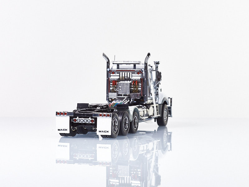 Mack Titan Tri-axle Tractor / Kyle Hemmersbach Trucking 2009 - MiniCarWorld